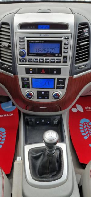 Pelēks Hyundai Santa Fe 2008 Rīga, ar dzinēja tilpumu 2.20 L un nobraukumu 210 tūkst. km par 5950 €, foto 8 vietnē AUTOMOTO.COM.LV