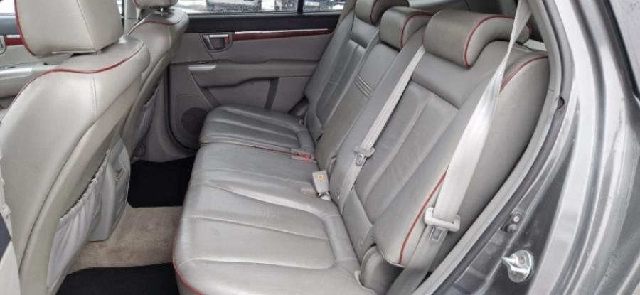 Pelēks Hyundai Santa Fe 2008 Rīga, ar dzinēja tilpumu 2.20 L un nobraukumu 210 tūkst. km par 5950 €, foto 26 vietnē AUTOMOTO.COM.LV