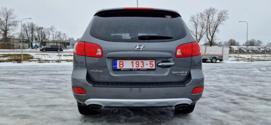 Pelēks Hyundai Santa Fe 2008 Rīga, ar dzinēja tilpumu 2.20 L un nobraukumu 210 tūkst. km par 5950 €, foto 32 vietnē AUTOMOTO.COM.LV