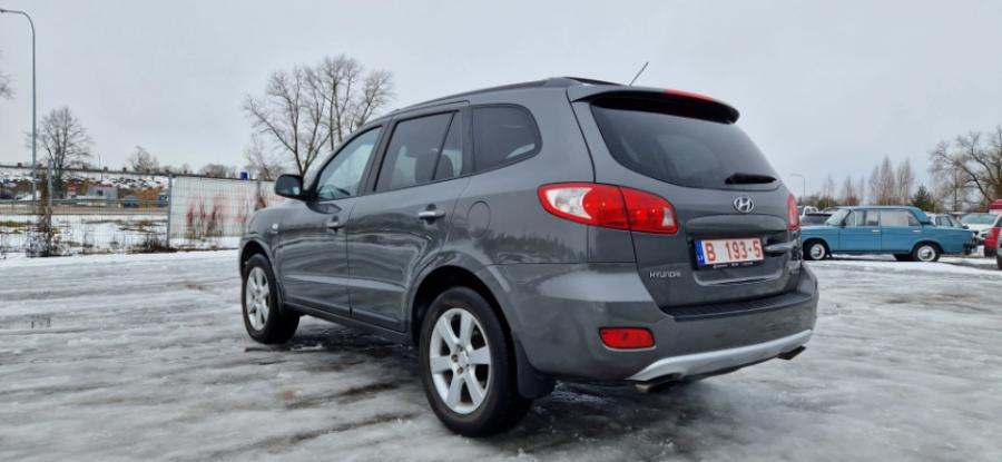 Pelēks Hyundai Santa Fe 2008 Rīga, ar dzinēja tilpumu 2.20 L un nobraukumu 210 tūkst. km par 5950 €, foto 33 vietnē AUTOMOTO.COM.LV