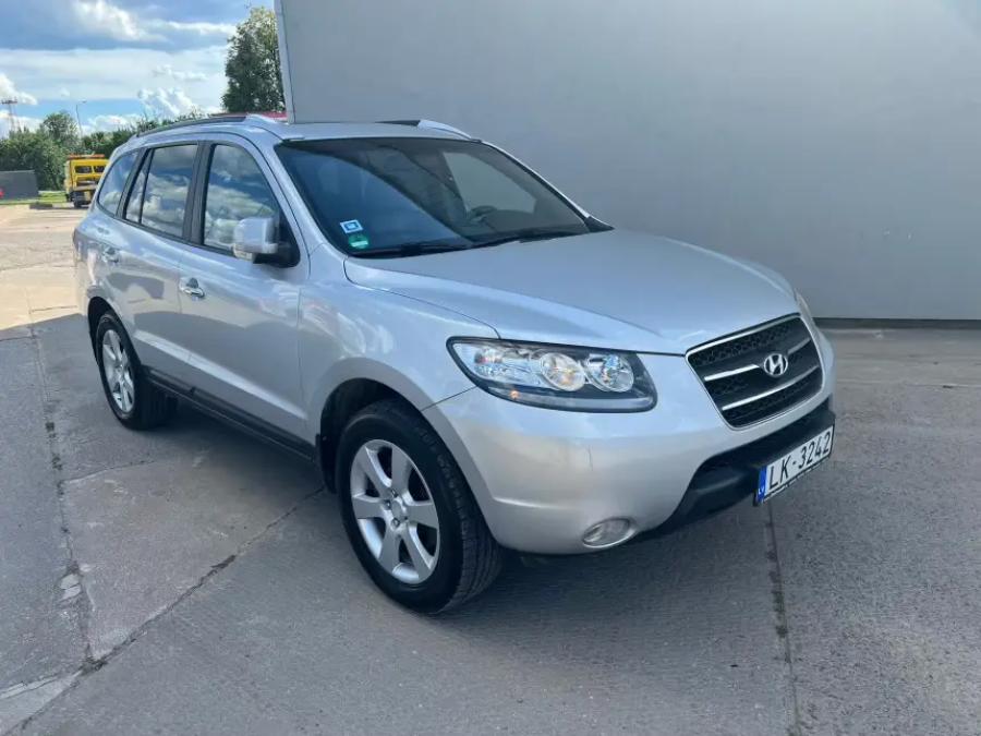 Grey Hyundai Santa Fe 2008 in Jekabpils, with an engine capacity of 2.20 L and mileage of 201 thousand km for 4300 €, photo 4 on AUTOMOTO.COM.LV