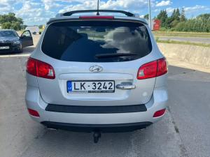 Grey Hyundai Santa Fe 2008 in Jekabpils, with an engine capacity of 2.20 L and mileage of 201 thousand km for 4300 €, photo 9 on AUTOMOTO.COM.LV