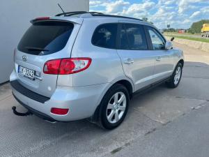 Grey Hyundai Santa Fe 2008 in Jekabpils, with an engine capacity of 2.20 L and mileage of 201 thousand km for 4300 €, photo 10 on AUTOMOTO.COM.LV