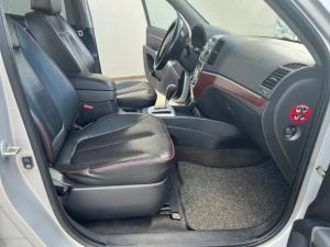 Grey Hyundai Santa Fe 2008 in Jekabpils, with an engine capacity of 2.20 L and mileage of 201 thousand km for 4300 €, photo 13 on AUTOMOTO.COM.LV