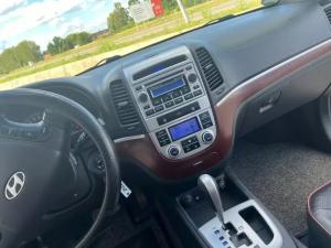 Grey Hyundai Santa Fe 2008 in Jekabpils, with an engine capacity of 2.20 L and mileage of 201 thousand km for 4300 €, photo 14 on AUTOMOTO.COM.LV