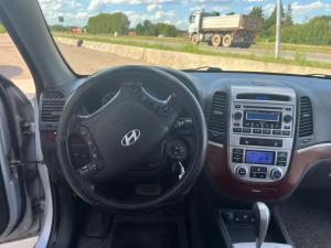 Grey Hyundai Santa Fe 2008 in Jekabpils, with an engine capacity of 2.20 L and mileage of 201 thousand km for 4300 €, photo 15 on AUTOMOTO.COM.LV