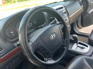 Grey Hyundai Santa Fe 2008 in Jekabpils, with an engine capacity of 2.20 L and mileage of 201 thousand km for 4300 €, photo 16 on AUTOMOTO.COM.LV