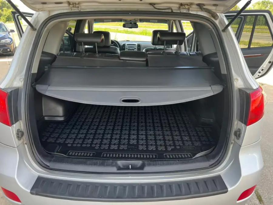 Grey Hyundai Santa Fe 2008 in Jekabpils, with an engine capacity of 2.20 L and mileage of 201 thousand km for 4300 €, photo 17 on AUTOMOTO.COM.LV