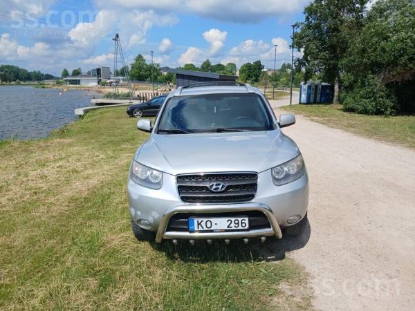 Pelēks Hyundai Santa Fe 2008 Rīga, ar dzinēja tilpumu 2.20 L un nobraukumu 250 tūkst. km par 4800 €, foto 1 vietnē AUTOMOTO.COM.LV