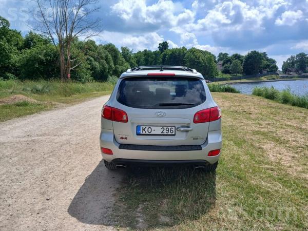 Pelēks Hyundai Santa Fe 2008 Rīga, ar dzinēja tilpumu 2.20 L un nobraukumu 250 tūkst. km par 4800 €, foto 2 vietnē AUTOMOTO.COM.LV