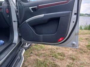 Pelēks Hyundai Santa Fe 2008 Rīga, ar dzinēja tilpumu 2.20 L un nobraukumu 250 tūkst. km par 4800 €, foto 10 vietnē AUTOMOTO.COM.LV