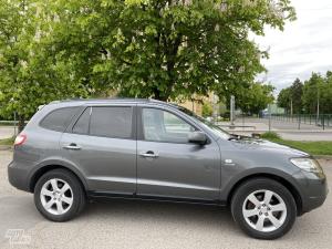 Grey Hyundai Santa Fe 2008 in Kaunas, with an engine capacity of 2.20 L and mileage of 355 thousand km for 3500 €, photo 3 on AUTOMOTO.COM.LV