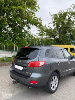 Grey Hyundai Santa Fe 2008 in Kaunas, with an engine capacity of 2.20 L and mileage of 355 thousand km for 3500 €, photo 4 on AUTOMOTO.COM.LV