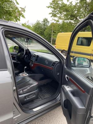 Grey Hyundai Santa Fe 2008 in Kaunas, with an engine capacity of 2.20 L and mileage of 355 thousand km for 3500 €, photo 11 on AUTOMOTO.COM.LV
