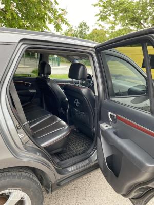 Grey Hyundai Santa Fe 2008 in Kaunas, with an engine capacity of 2.20 L and mileage of 355 thousand km for 3500 €, photo 12 on AUTOMOTO.COM.LV