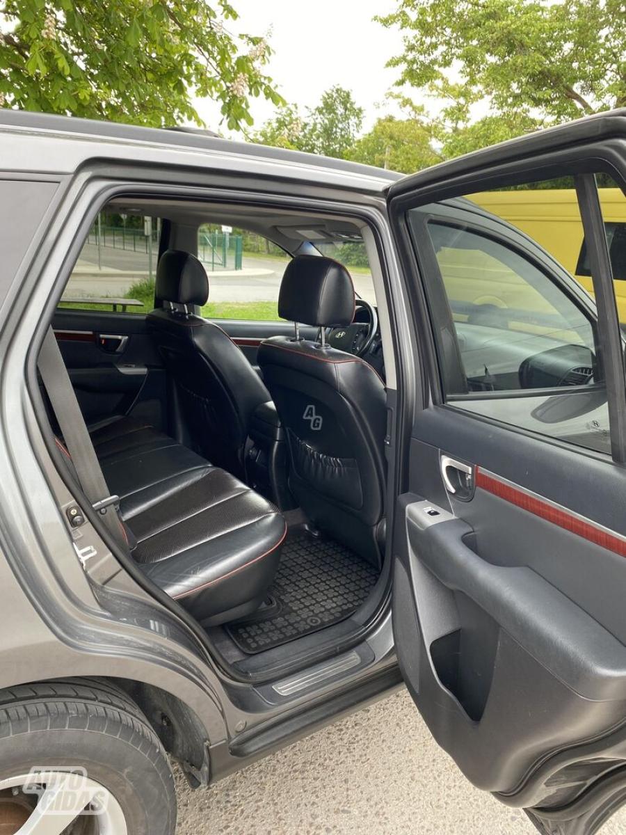Grey Hyundai Santa Fe 2008 in Kaunas, with an engine capacity of 2.20 L and mileage of 355 thousand km for 3500 €, photo 12 on AUTOMOTO.COM.LV