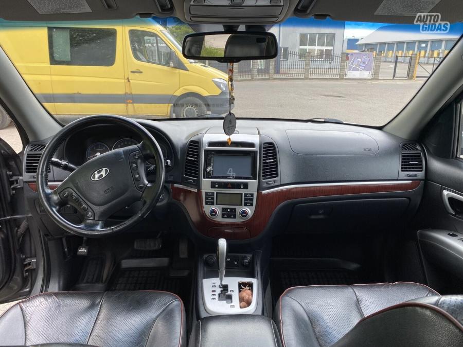 Grey Hyundai Santa Fe 2008 in Kaunas, with an engine capacity of 2.20 L and mileage of 355 thousand km for 3500 €, photo 15 on AUTOMOTO.COM.LV