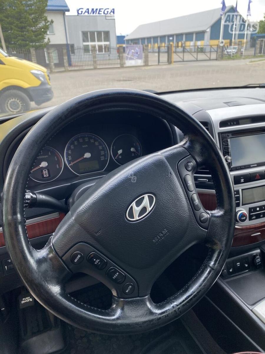 Grey Hyundai Santa Fe 2008 in Kaunas, with an engine capacity of 2.20 L and mileage of 355 thousand km for 3500 €, photo 16 on AUTOMOTO.COM.LV