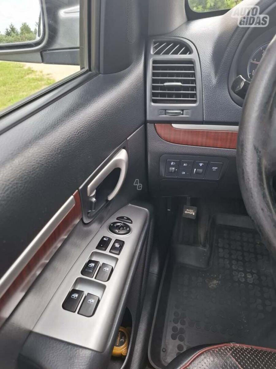 Grey Hyundai Santa Fe 2008 in Kaunas, with an engine capacity of 2.20 L and mileage of 355 thousand km for 3500 €, photo 17 on AUTOMOTO.COM.LV