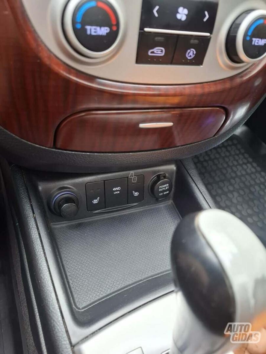 Grey Hyundai Santa Fe 2008 in Kaunas, with an engine capacity of 2.20 L and mileage of 355 thousand km for 3500 €, photo 18 on AUTOMOTO.COM.LV