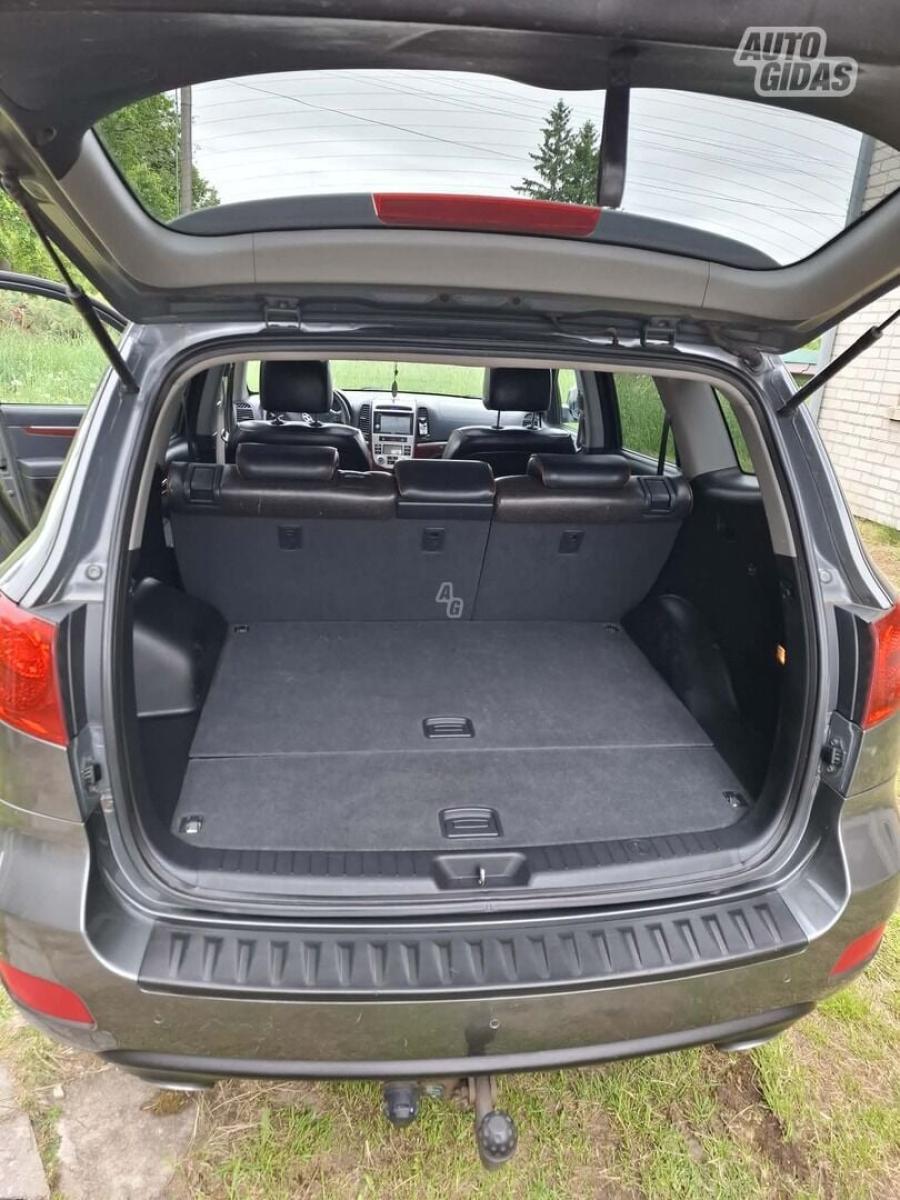 Grey Hyundai Santa Fe 2008 in Kaunas, with an engine capacity of 2.20 L and mileage of 355 thousand km for 3500 €, photo 20 on AUTOMOTO.COM.LV