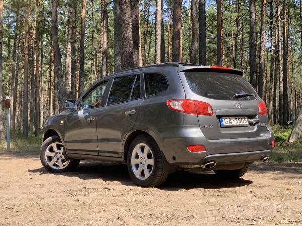 Pelēks Hyundai Santa Fe 2008 Rīga, ar dzinēja tilpumu 2.60 L un nobraukumu 208 tūkst. km par 3800 €, foto 2 vietnē AUTOMOTO.COM.LV