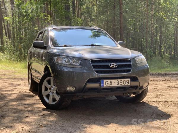 Pelēks Hyundai Santa Fe 2008 Rīga, ar dzinēja tilpumu 2.60 L un nobraukumu 208 tūkst. km par 3800 €, foto 3 vietnē AUTOMOTO.COM.LV