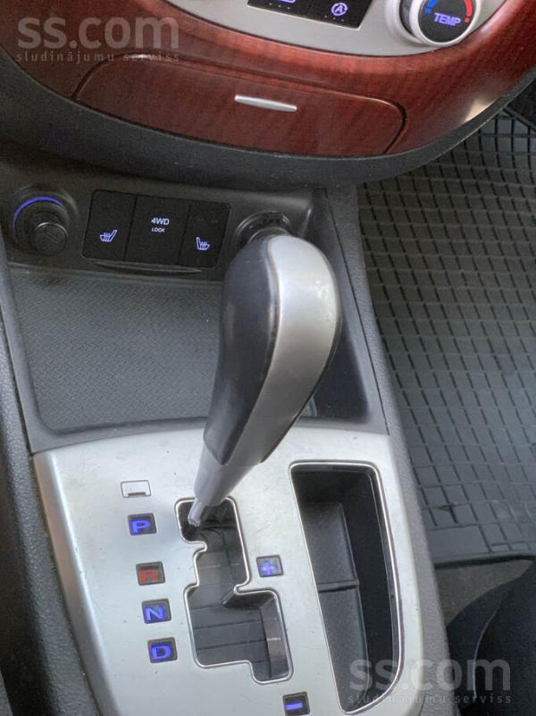 Pelēks Hyundai Santa Fe 2008 Rīga, ar dzinēja tilpumu 2.60 L un nobraukumu 208 tūkst. km par 3800 €, foto 8 vietnē AUTOMOTO.COM.LV