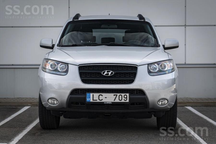 Pelēks Hyundai Santa Fe 2008 Rīga, ar dzinēja tilpumu 2.20 L un nobraukumu 352 tūkst. km par 3995 €, foto 3 vietnē AUTOMOTO.COM.LV