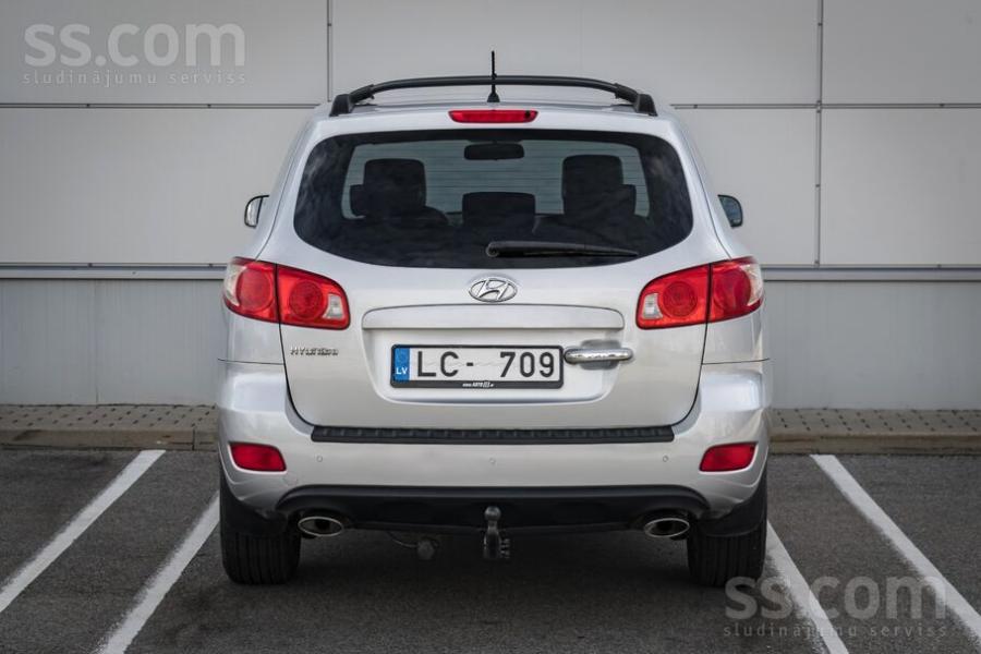 Pelēks Hyundai Santa Fe 2008 Rīga, ar dzinēja tilpumu 2.20 L un nobraukumu 352 tūkst. km par 3995 €, foto 6 vietnē AUTOMOTO.COM.LV