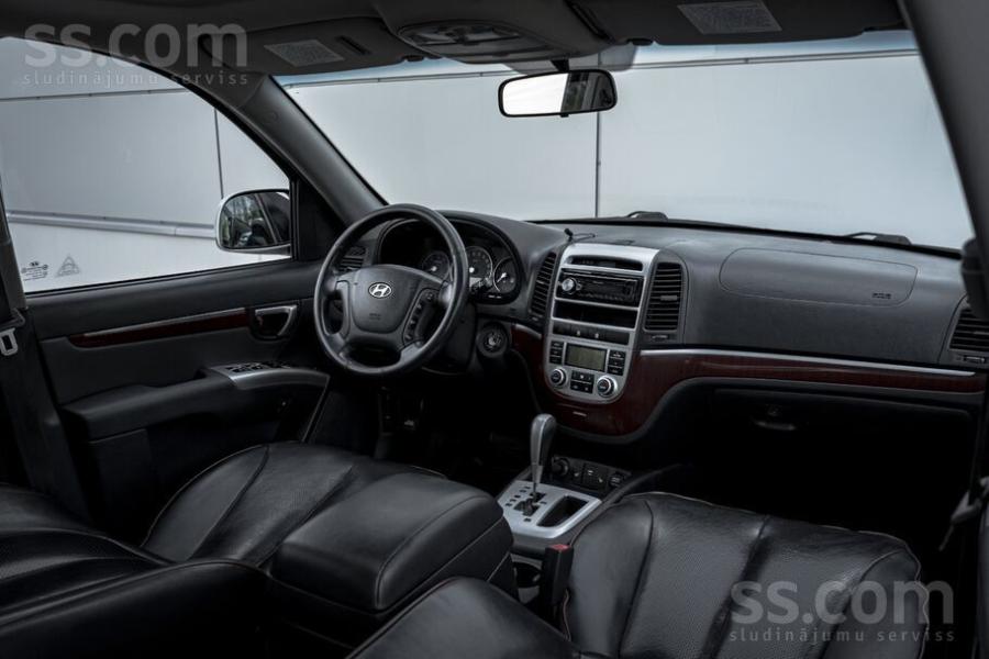 Pelēks Hyundai Santa Fe 2008 Rīga, ar dzinēja tilpumu 2.20 L un nobraukumu 352 tūkst. km par 3995 €, foto 15 vietnē AUTOMOTO.COM.LV