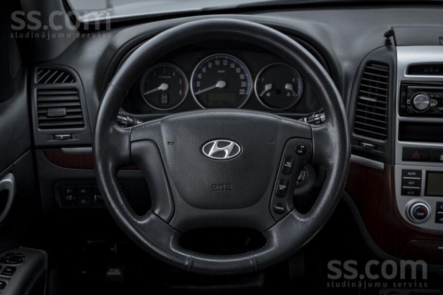 Pelēks Hyundai Santa Fe 2008 Rīga, ar dzinēja tilpumu 2.20 L un nobraukumu 352 tūkst. km par 3995 €, foto 18 vietnē AUTOMOTO.COM.LV