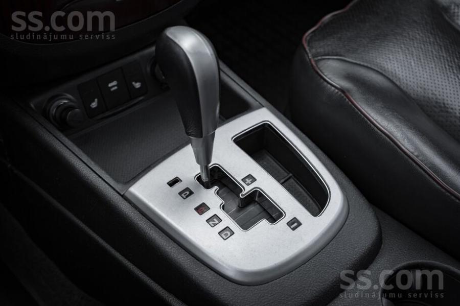 Pelēks Hyundai Santa Fe 2008 Rīga, ar dzinēja tilpumu 2.20 L un nobraukumu 352 tūkst. km par 3995 €, foto 21 vietnē AUTOMOTO.COM.LV