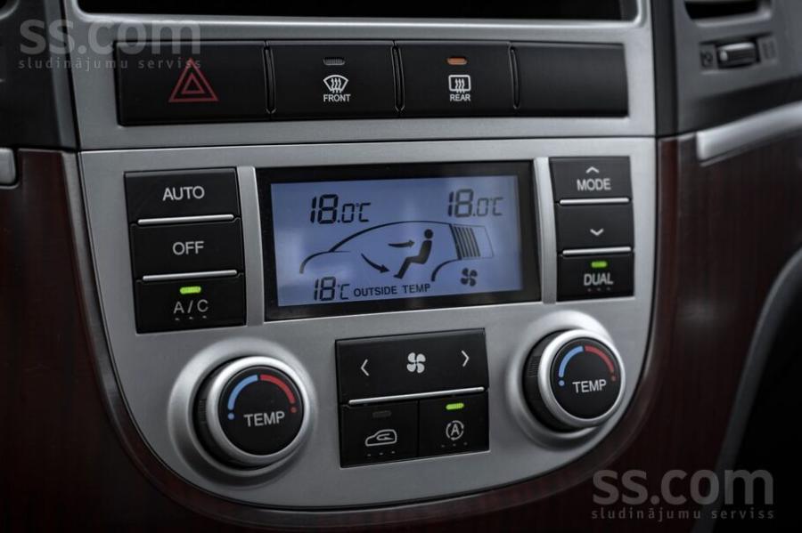 Pelēks Hyundai Santa Fe 2008 Rīga, ar dzinēja tilpumu 2.20 L un nobraukumu 352 tūkst. km par 3995 €, foto 23 vietnē AUTOMOTO.COM.LV