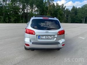 Grey Hyundai Santa Fe 2008 in Madona, with an engine capacity of 2.20 L and mileage of 289 thousand km for 3990 €, photo 4 on AUTOMOTO.COM.LV