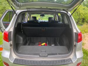 Grey Hyundai Santa Fe 2008 in Madona, with an engine capacity of 2.20 L and mileage of 289 thousand km for 3990 €, photo 7 on AUTOMOTO.COM.LV