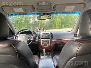 Grey Hyundai Santa Fe 2008 in Madona, with an engine capacity of 2.20 L and mileage of 289 thousand km for 3990 €, photo 13 on AUTOMOTO.COM.LV