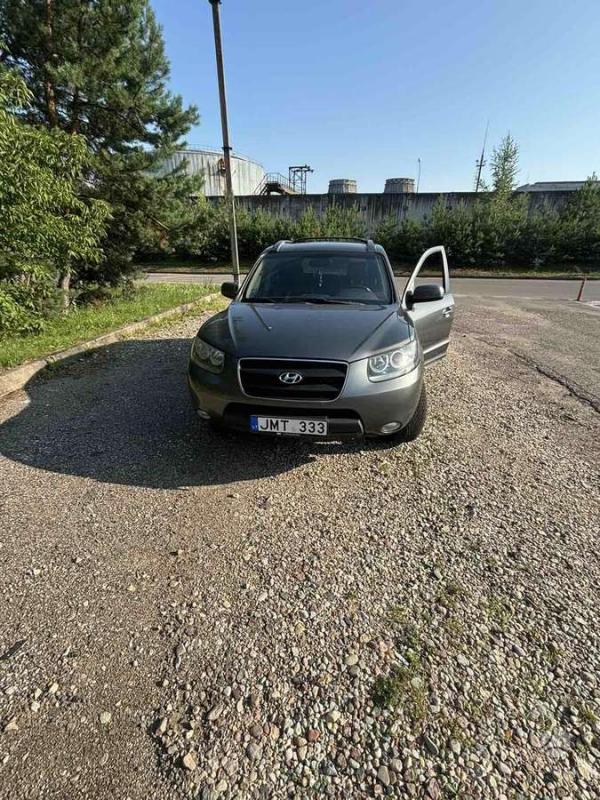 Pelēks Hyundai Santa Fe 2008 Viļņa, ar dzinēja tilpumu 2.19 L un nobraukumu 283 tūkst. km par 3200 €, foto 1 vietnē AUTOMOTO.COM.LV