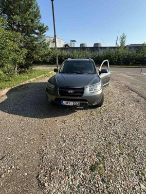 Pelēks Hyundai Santa Fe 2008 Viļņa, ar dzinēja tilpumu 2.19 L un nobraukumu 283 tūkst. km par 3200 €, foto  vietnē AUTOMOTO.COM.LV