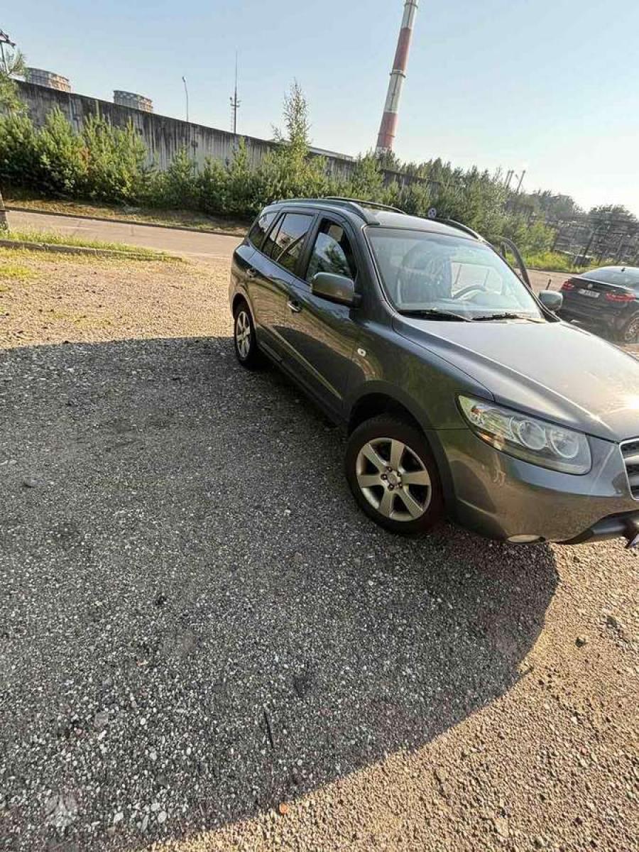 Pelēks Hyundai Santa Fe 2008 Viļņa, ar dzinēja tilpumu 2.19 L un nobraukumu 283 tūkst. km par 3200 €, foto 3 vietnē AUTOMOTO.COM.LV