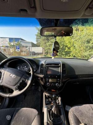 Pelēks Hyundai Santa Fe 2008 Viļņa, ar dzinēja tilpumu 2.19 L un nobraukumu 283 tūkst. km par 3200 €, foto 4 vietnē AUTOMOTO.COM.LV