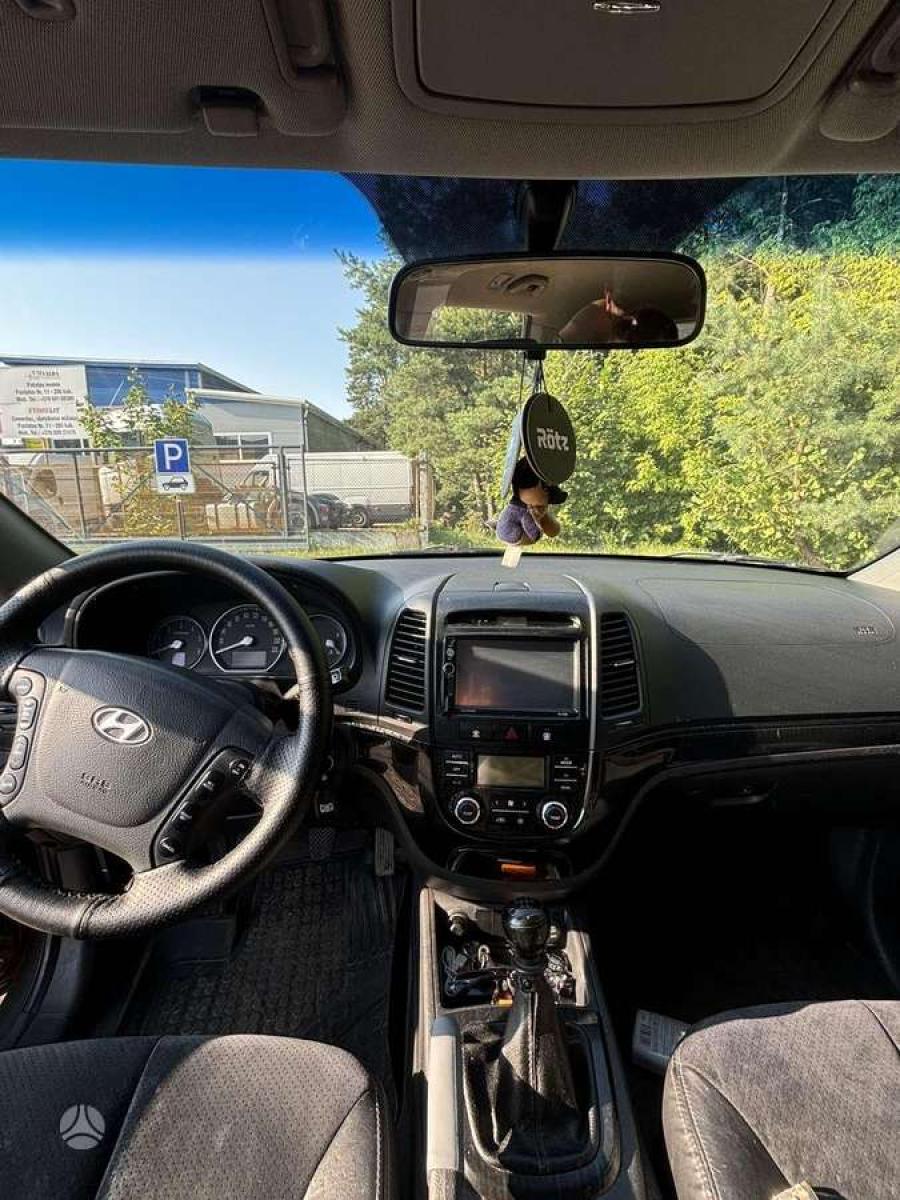 Pelēks Hyundai Santa Fe 2008 Viļņa, ar dzinēja tilpumu 2.19 L un nobraukumu 283 tūkst. km par 3200 €, foto 4 vietnē AUTOMOTO.COM.LV