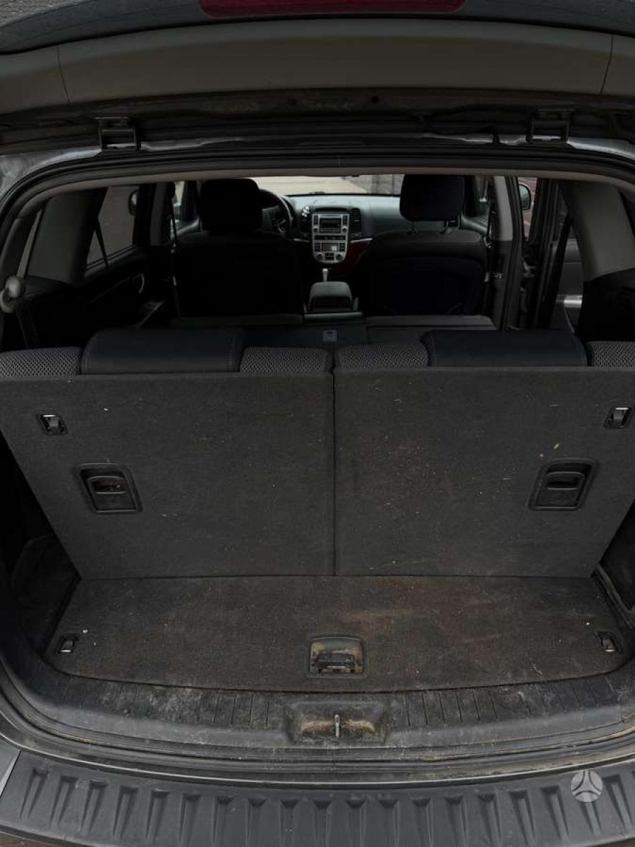 Pelēks Hyundai Santa Fe 2008 Kauņa, ar dzinēja tilpumu 2.19 L un nobraukumu 330 tūkst. km par 2899 €, foto 17 vietnē AUTOMOTO.COM.LV
