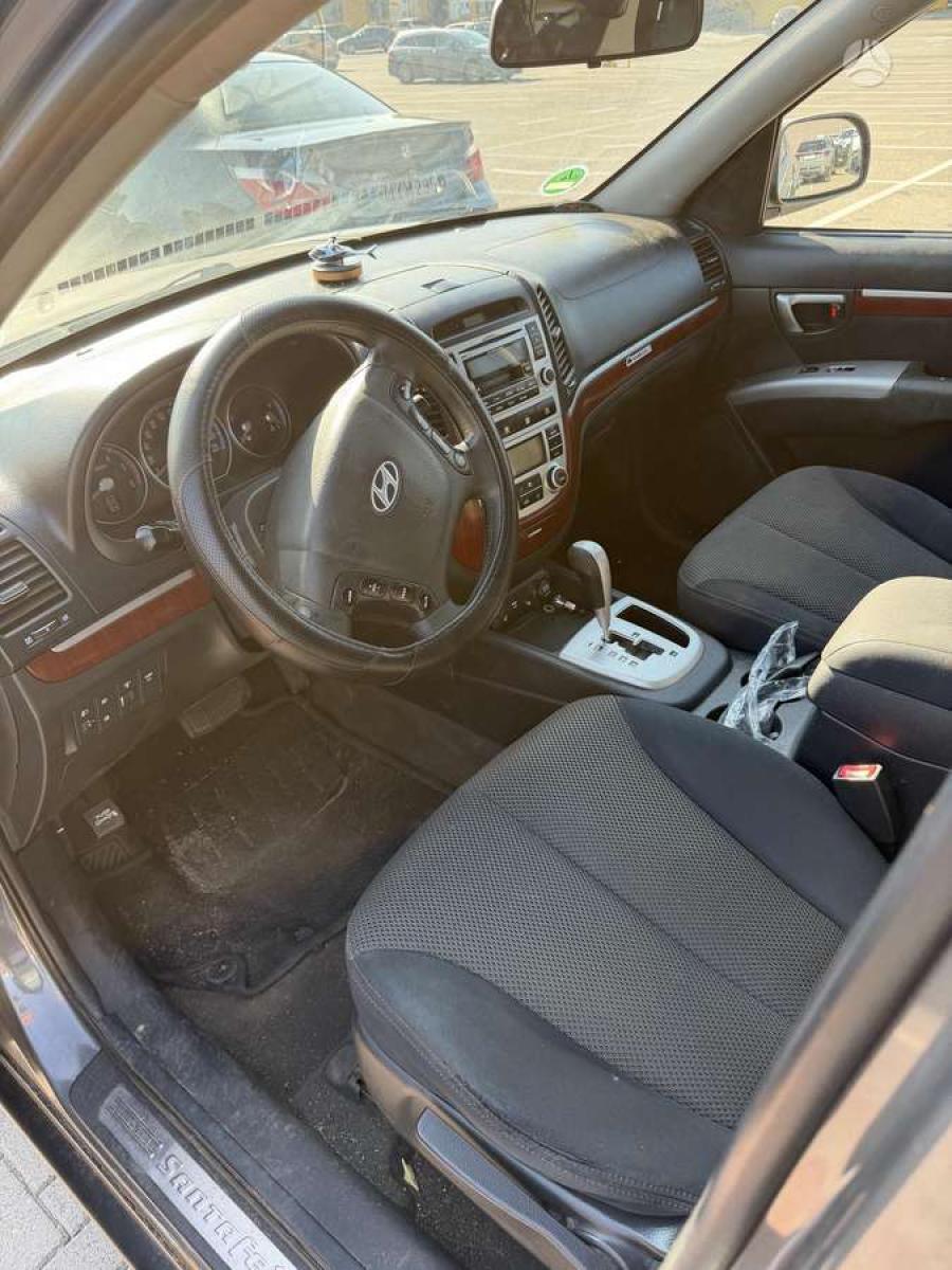 Pelēks Hyundai Santa Fe 2008 Kauņa, ar dzinēja tilpumu 2.19 L un nobraukumu 330 tūkst. km par 2899 €, foto 20 vietnē AUTOMOTO.COM.LV