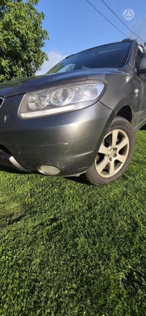 Grey Hyundai Santa Fe 2008 in Vilnius, with an engine capacity of 2.19 L and mileage of 400 thousand km for 2000 €, photo 4 on AUTOMOTO.COM.LV