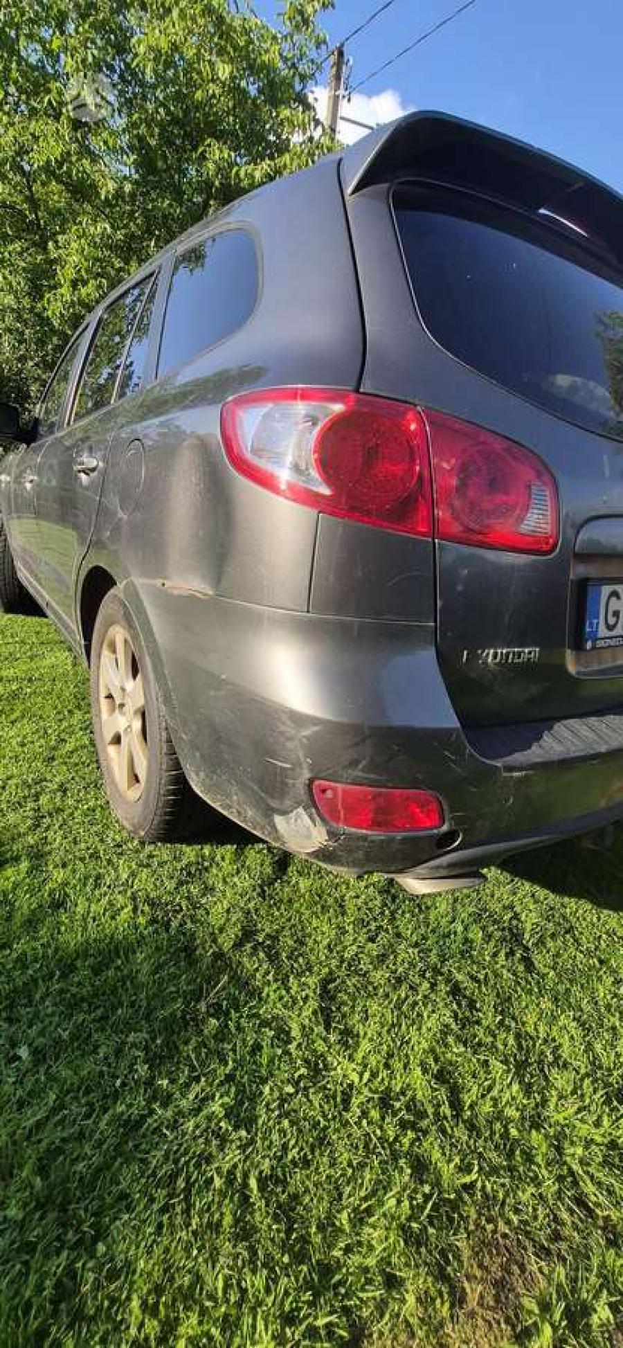 Grey Hyundai Santa Fe 2008 in Vilnius, with an engine capacity of 2.19 L and mileage of 400 thousand km for 2000 €, photo 5 on AUTOMOTO.COM.LV