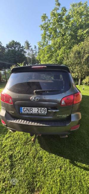 Grey Hyundai Santa Fe 2008 in Vilnius, with an engine capacity of 2.19 L and mileage of 400 thousand km for 2000 €, photo 9 on AUTOMOTO.COM.LV