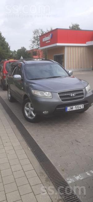 Grey Hyundai Santa Fe 2008 in Riga, with an engine capacity of 2.20 L and mileage of 394 thousand km for 2700 €, photo  on AUTOMOTO.COM.LV