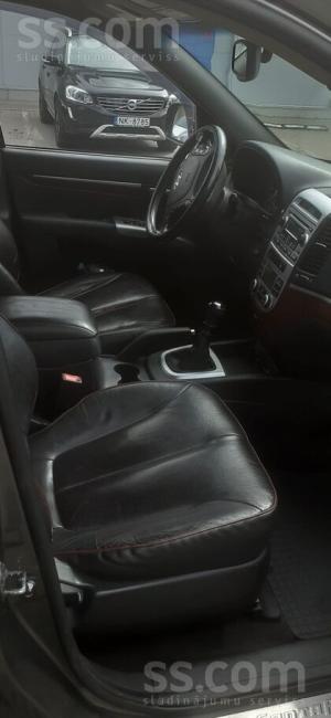 Pelēks Hyundai Santa Fe 2008 Rīga, ar dzinēja tilpumu 2.20 L un nobraukumu 394 tūkst. km par 2700 €, foto 3 vietnē AUTOMOTO.COM.LV