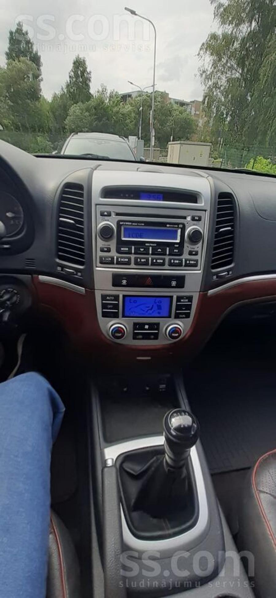 Pelēks Hyundai Santa Fe 2008 Rīga, ar dzinēja tilpumu 2.20 L un nobraukumu 394 tūkst. km par 2700 €, foto 5 vietnē AUTOMOTO.COM.LV
